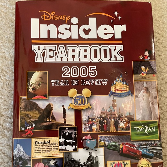 Disney | Other | Disney Insider Yearbook Book 205 Year In Review Euc ...